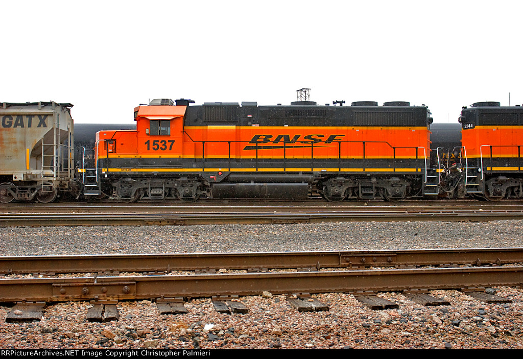 BNSF 1537